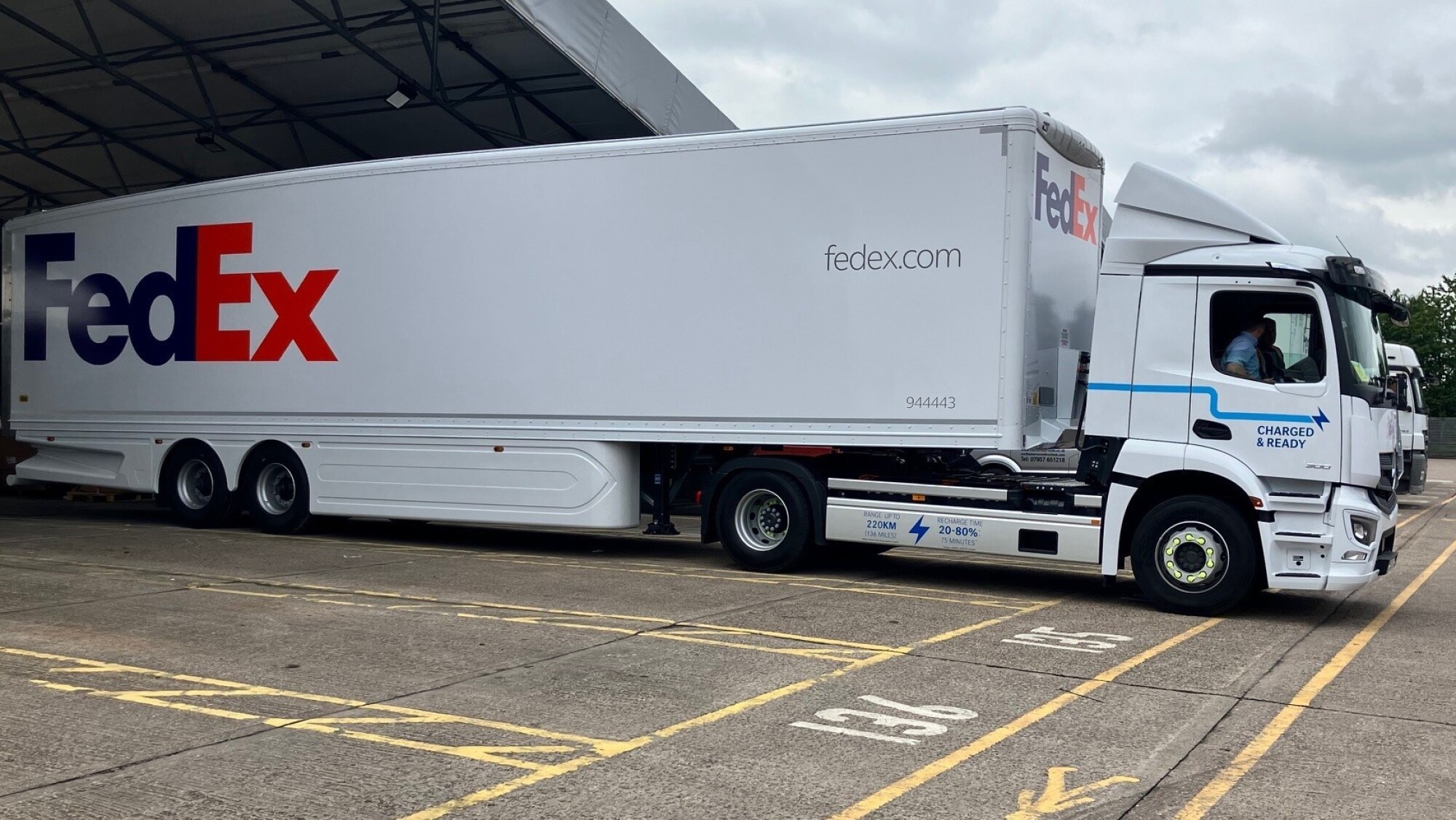 FedEx Tests eActros 300 Electric Tractor in Linehaul Operations in the ...