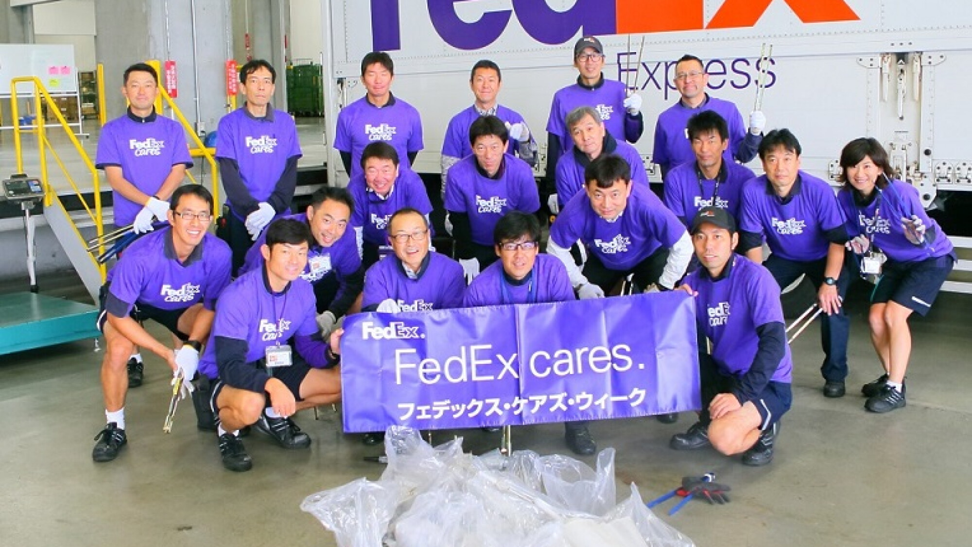 フェデックス・ケアズ秋の活動にて 、日本のフェデックスのボランティアが地域社会に貢献