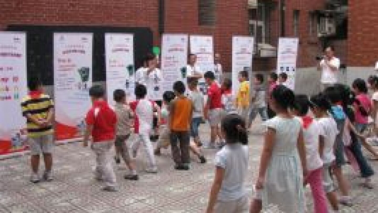 FedEx Launches Safe Kids Walk This Way Month