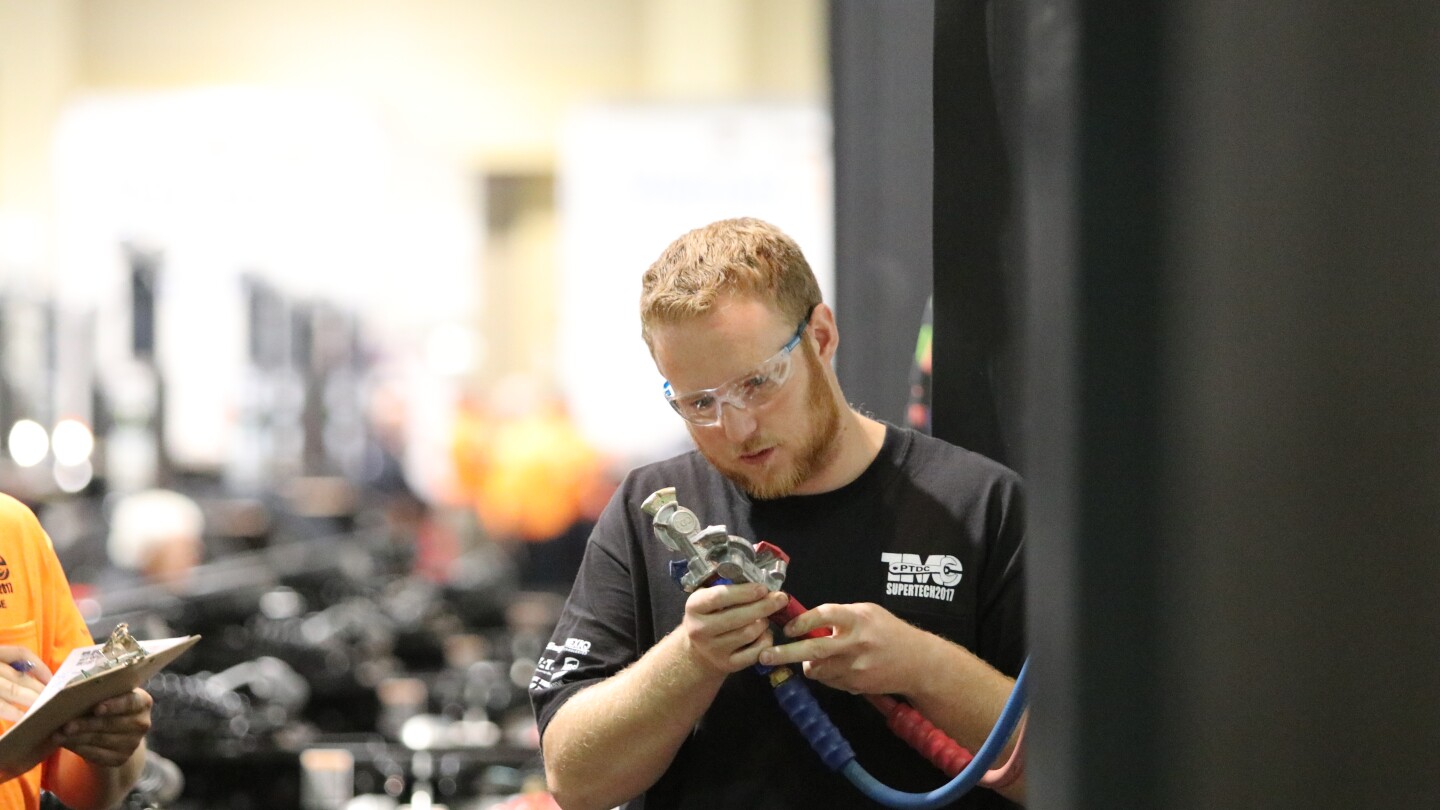 FedEx Freight Technicians Excel at TMCSuperTech Event