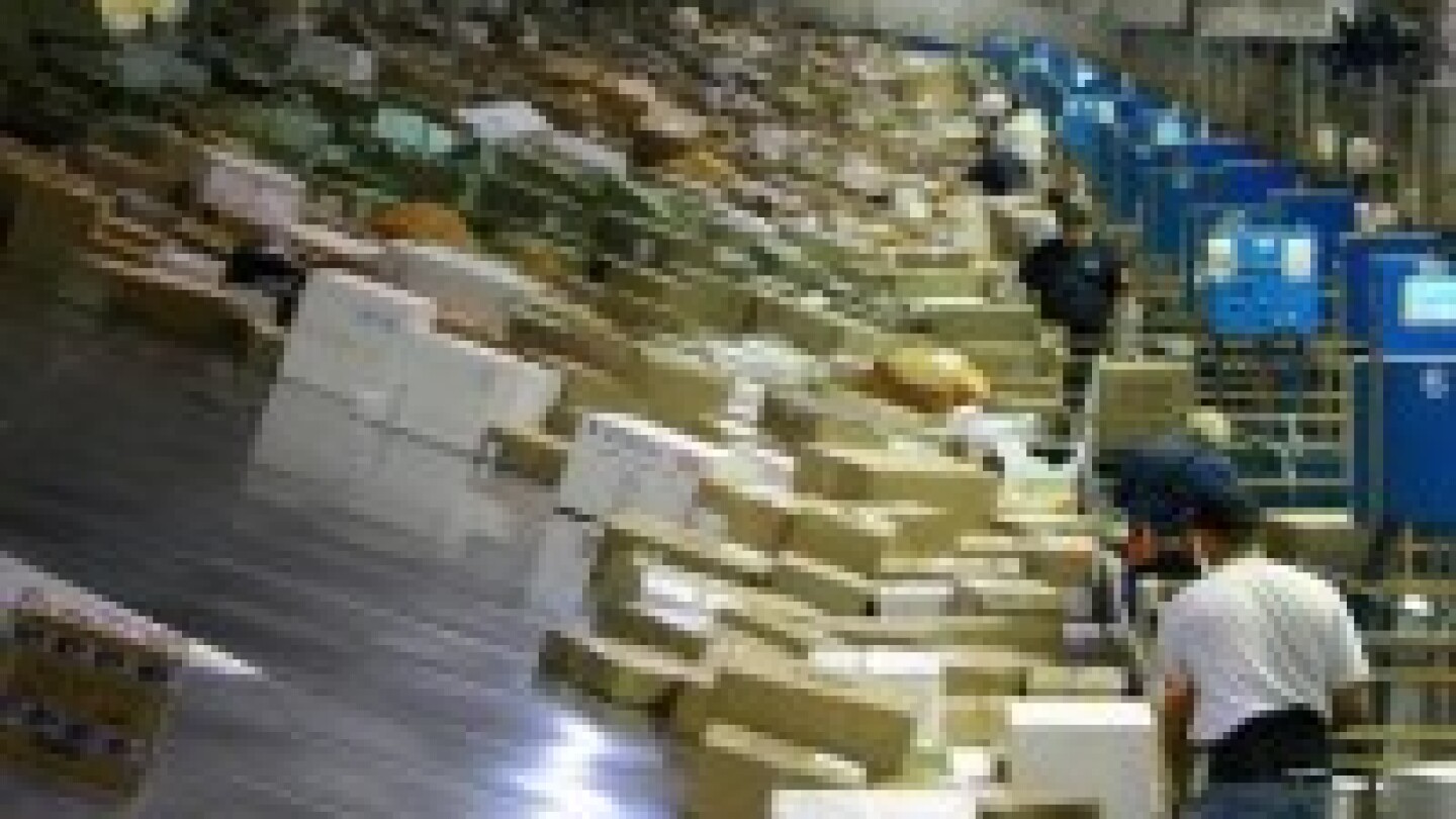 Online Shopping Boosts Record FedEx Holiday Volume