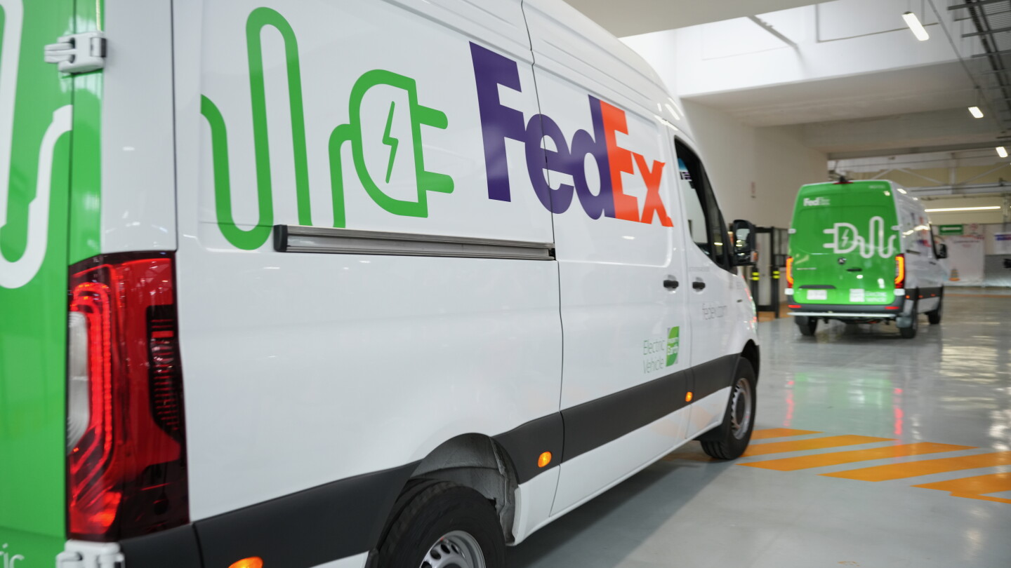FedEx expande su flota de vehículos eléctricos en México