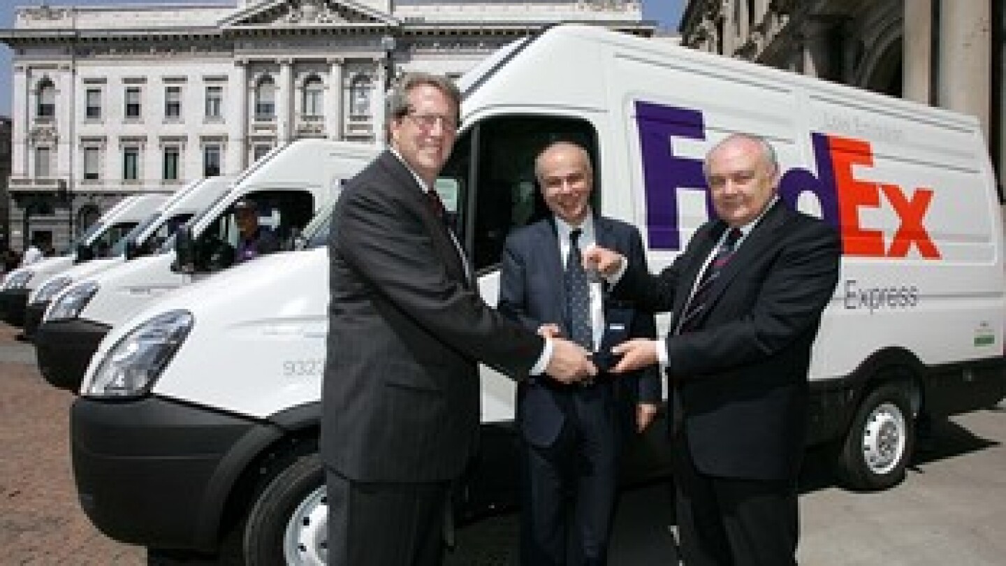 FedEx Express lancia il furgone ibrido elettrico in Europa