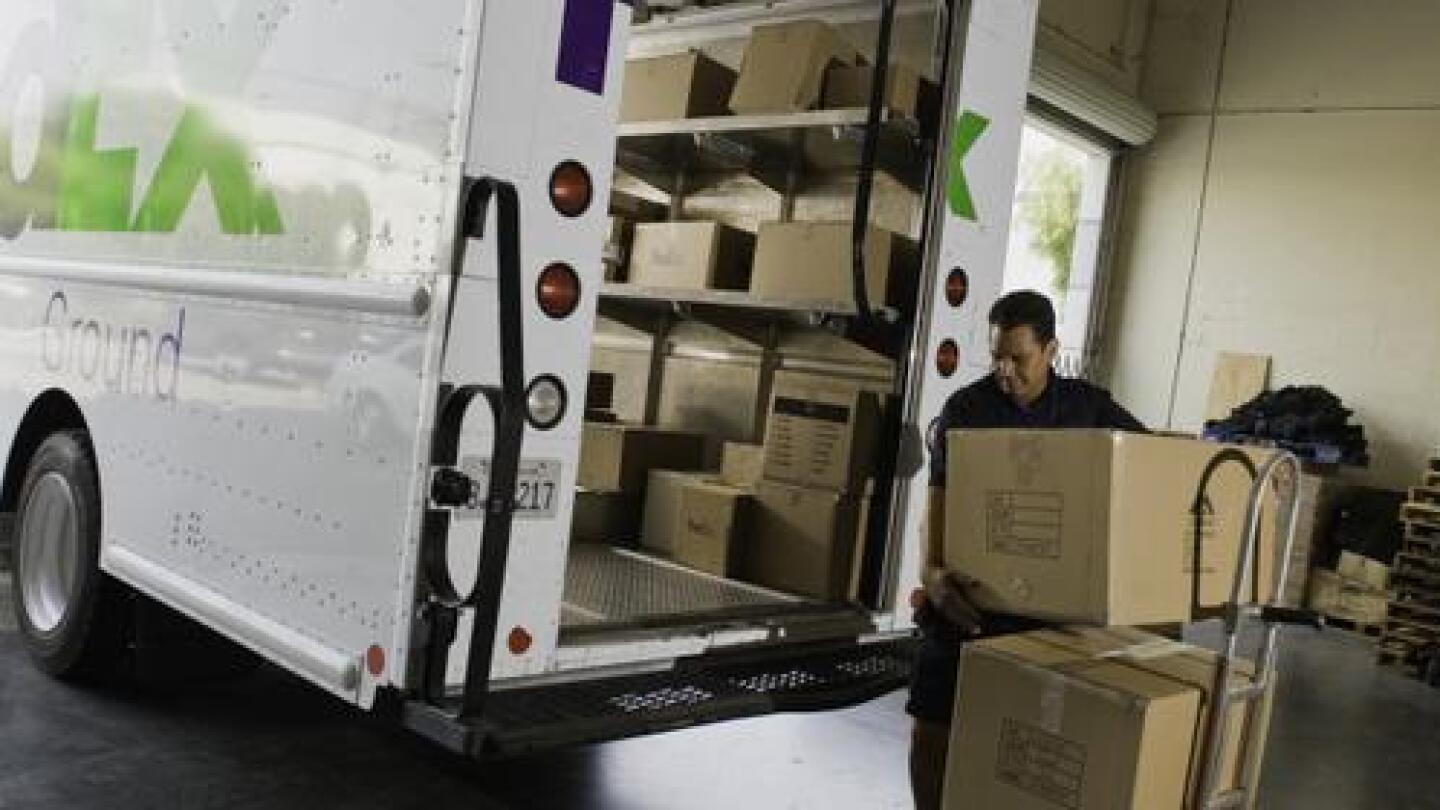 Online Shopping Boosts FedEx Holiday Volume