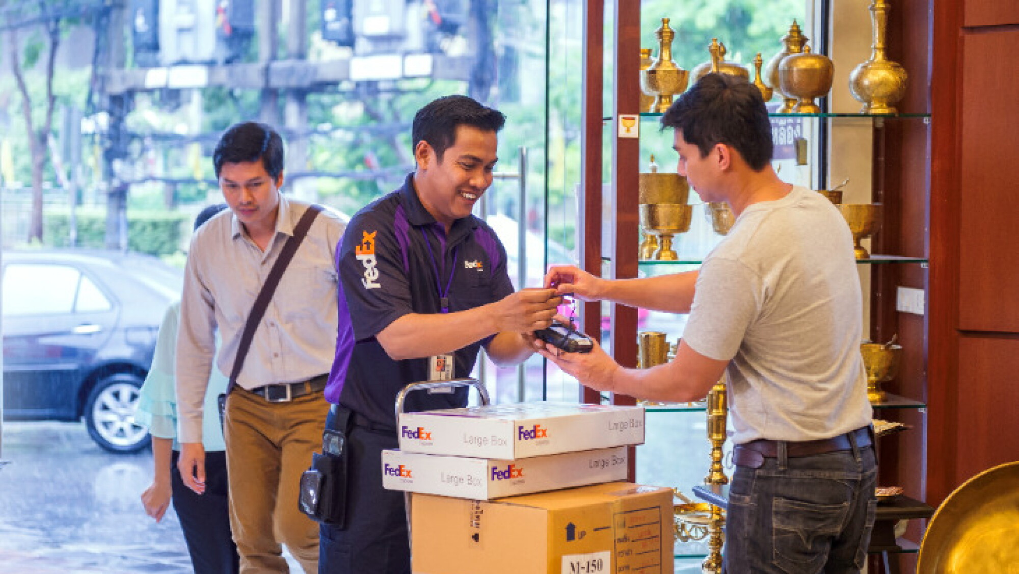 FedEx Collaborates with ECFulfill to Bring Global E-commerce to ...
