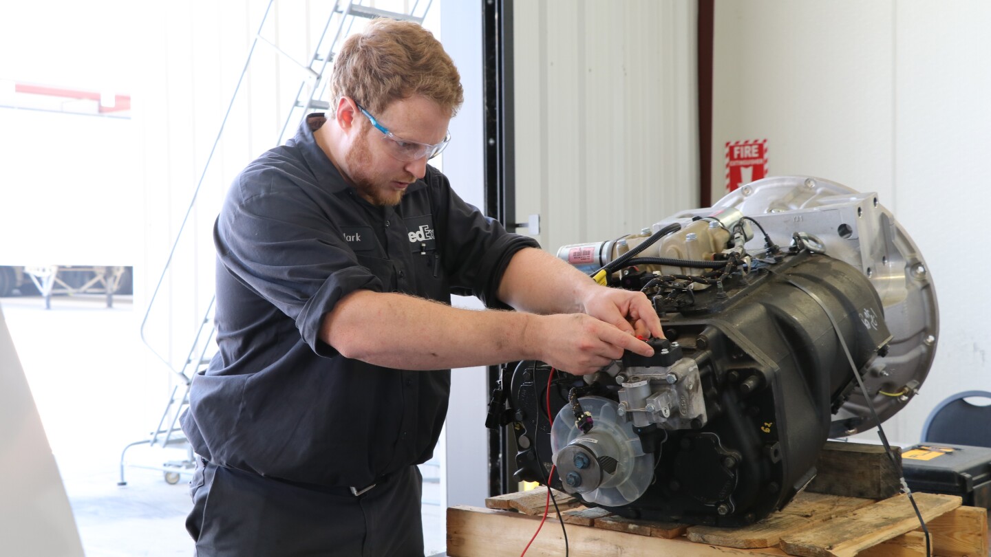 FedEx Freight Selects Technicians to Compete at TMCSuperTech